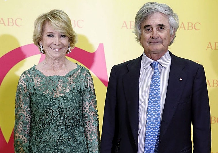 Foto de menina mostrando a buceta